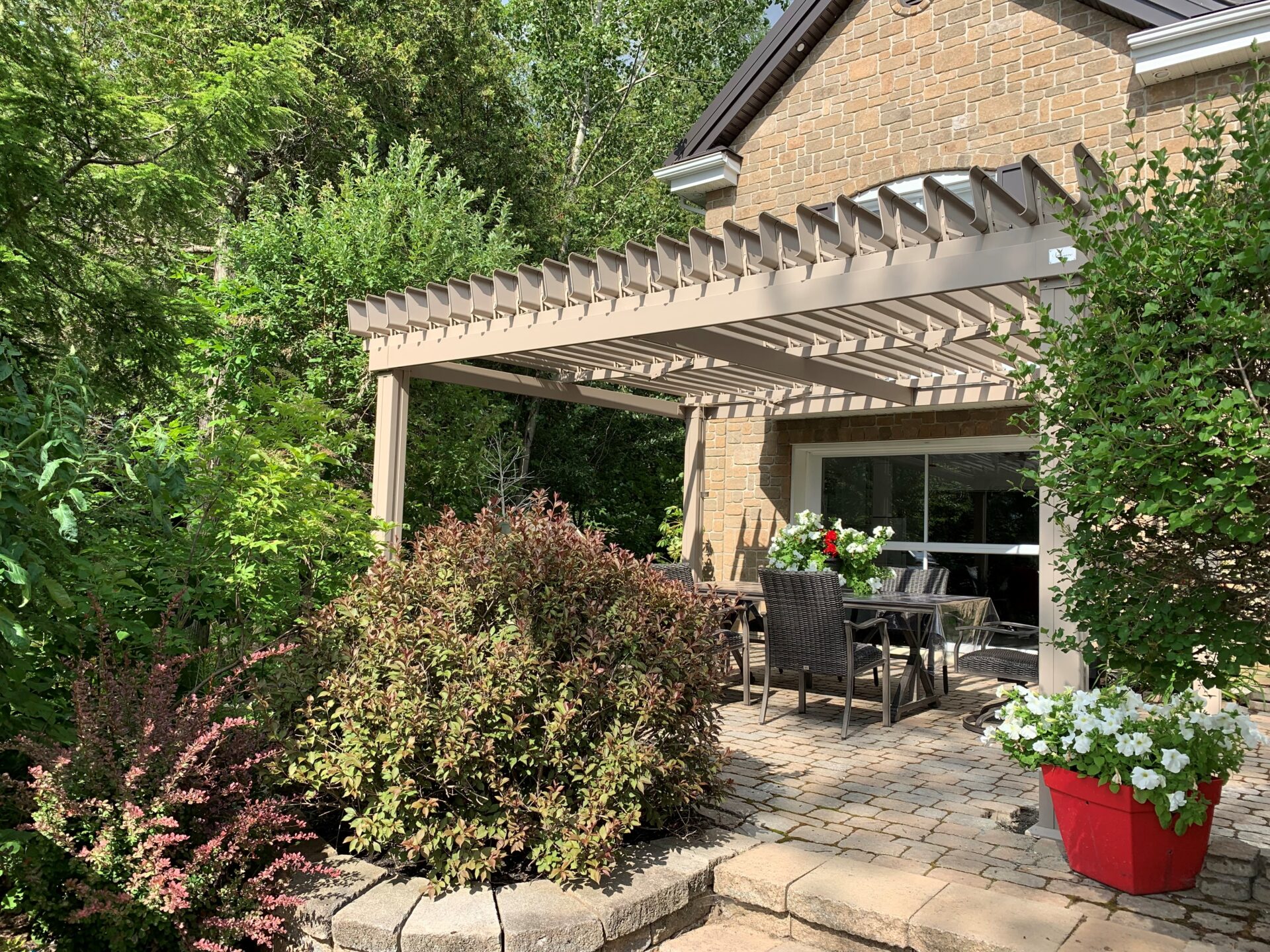 Classic Attached Pergola – Residential – 2056 | SunLouvre Pergolas